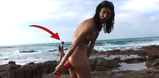 Pillada En La Playa Masturbandose El Culo